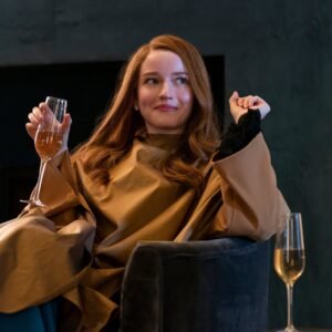 An Intellectual and Witty Review of Netflix’s ‘Inventing Anna’