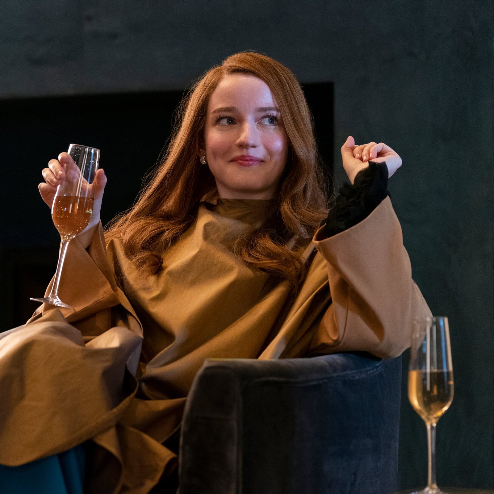 An Intellectual and Witty Review of Netflix’s ‘Inventing Anna’